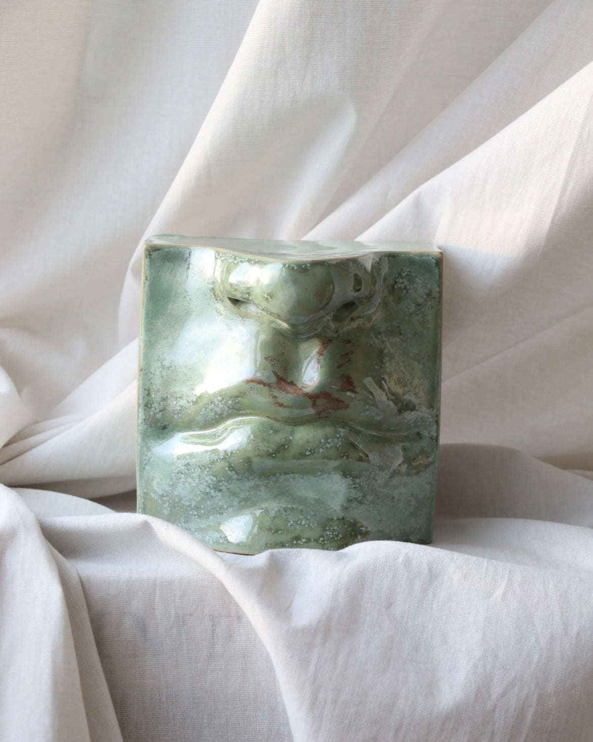 Bokstøtte Munn Grønn – Balthazar Interiør