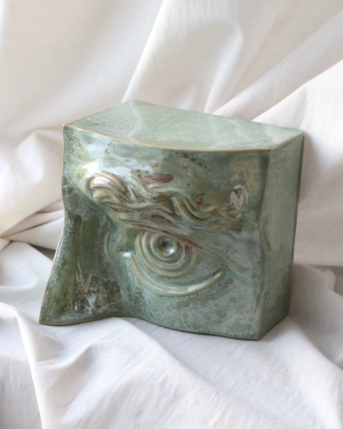 Bokstøtte Høyre Øye Grønn – Balthazar Interiør